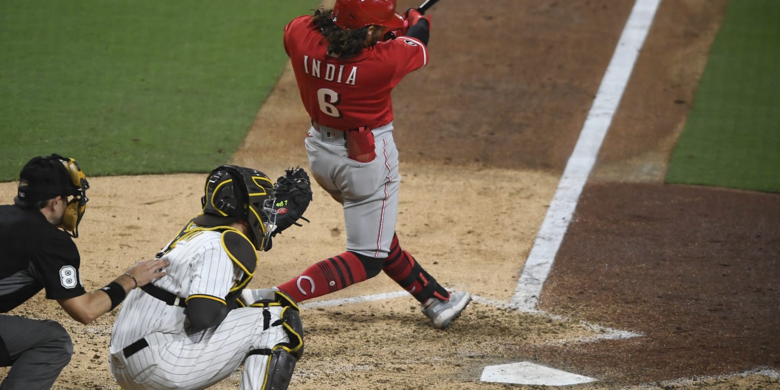 Reds' win streak ends with wild 9th inning