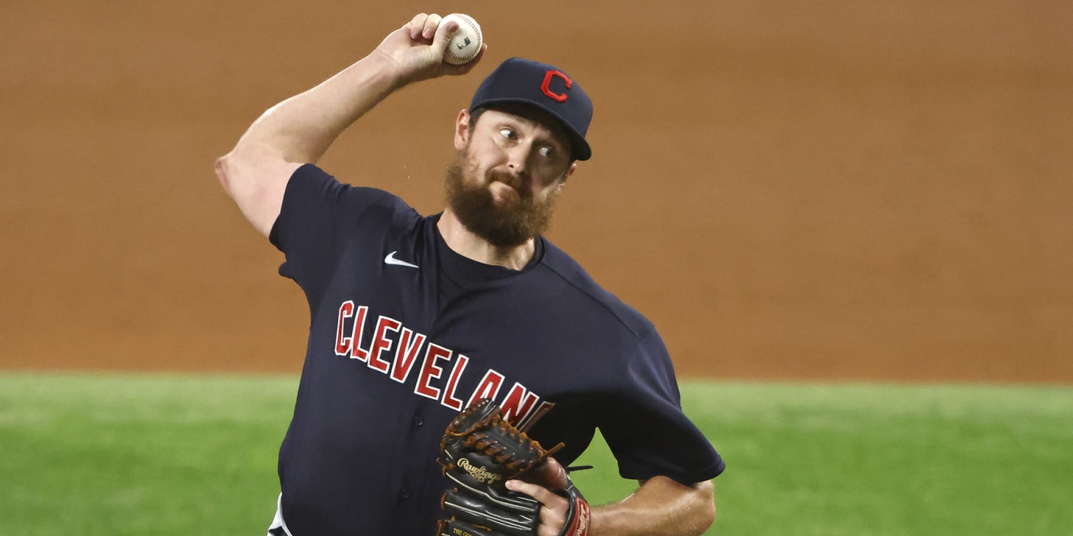 Bryan Shaw re-signs with Guardians
