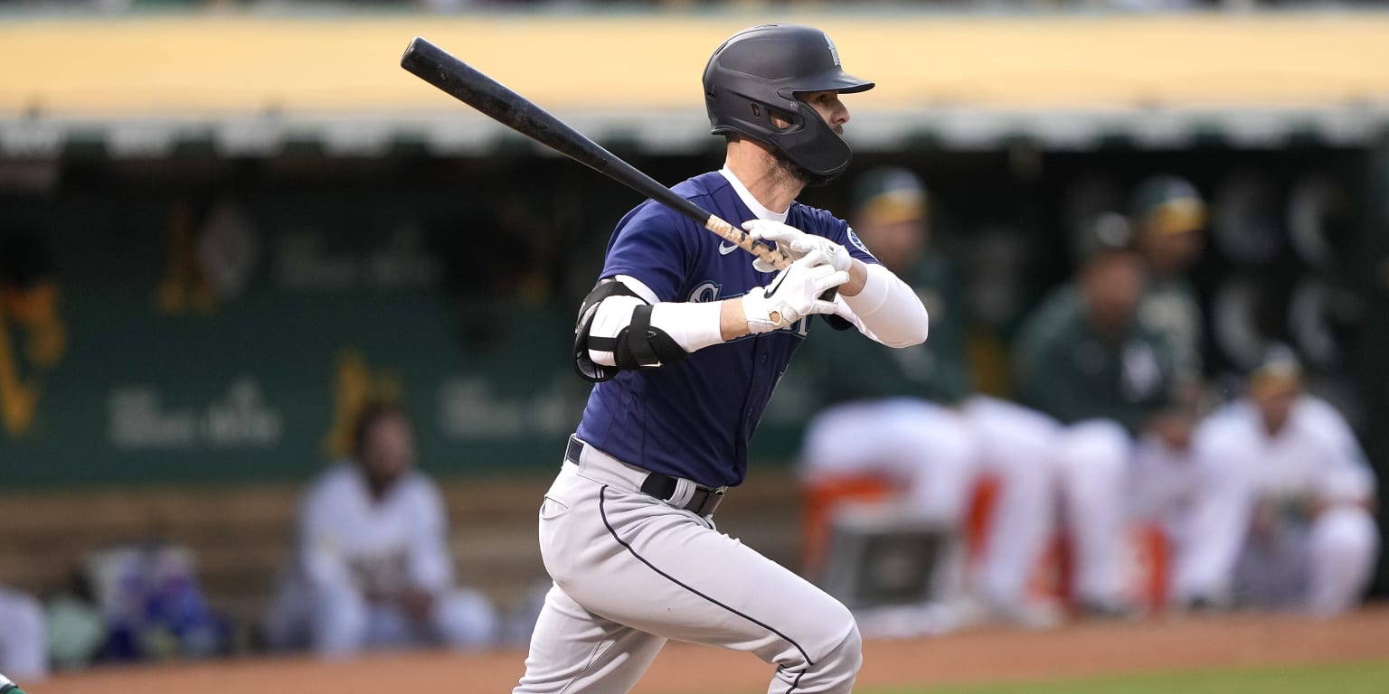 Jesse Winker heating up after slow start to Mariners career
