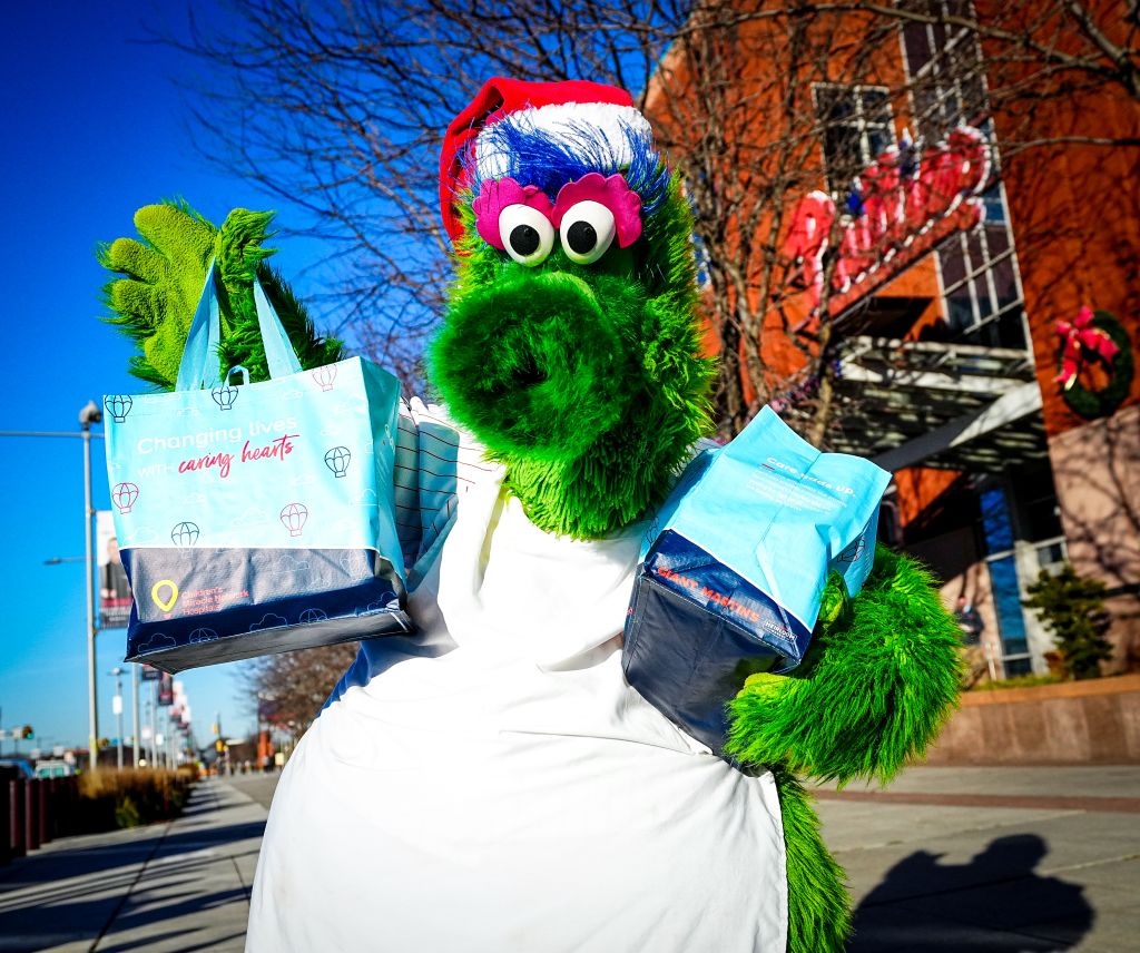 Phillies Family Prepare and Deliver Warm Meals to Local Homeless ...
