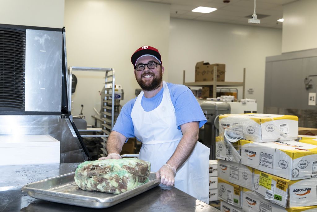 Phillies Give Back at MANNA | Philadelphia Phillies | Philadelphia Phillies