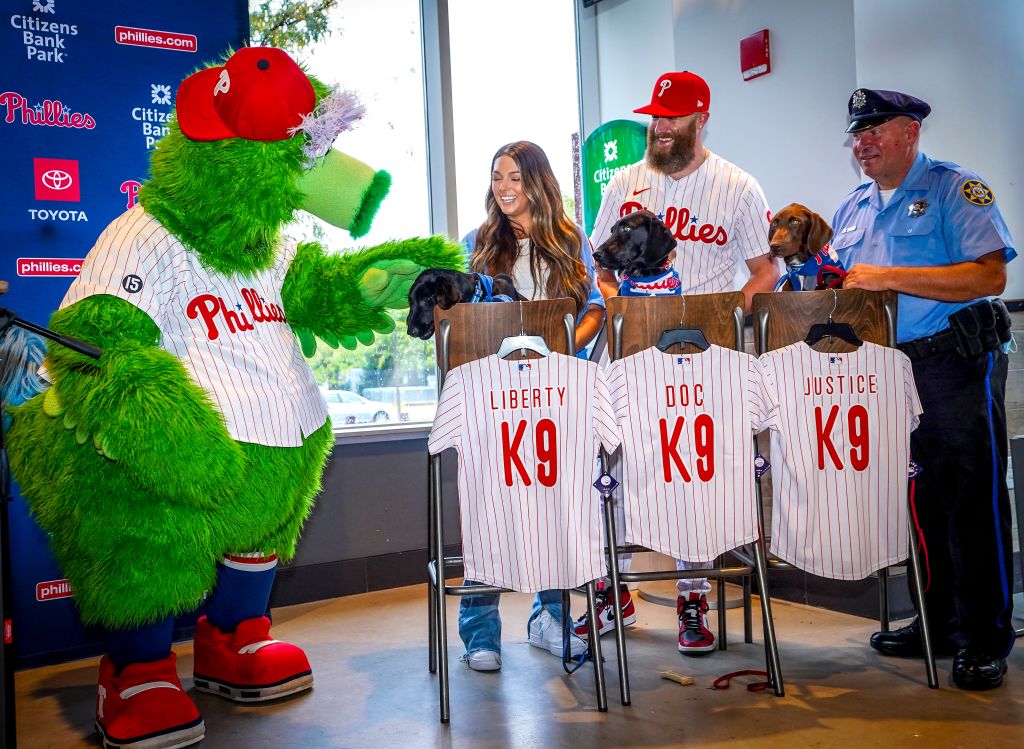 Labrador Puppies of Phillies’ Archie Bradley & Raegan Poole to Become ...