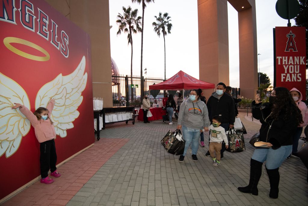 Kids Holiday Party | Los Angeles Angels