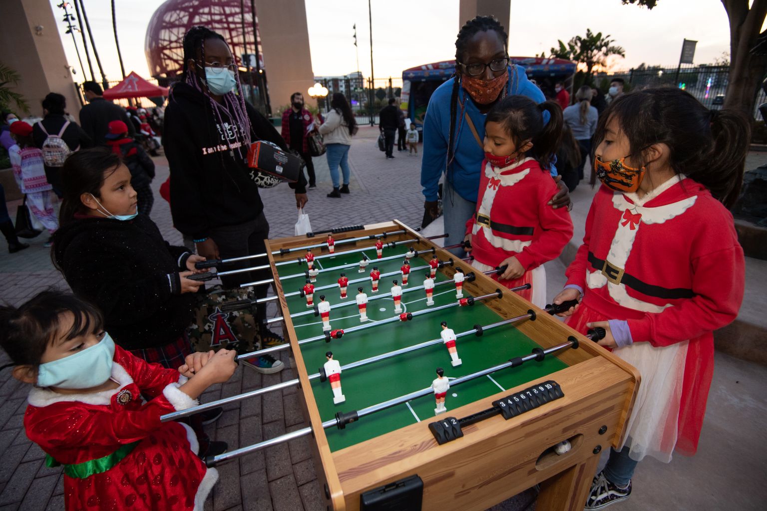 Kids Holiday Party | Los Angeles Angels