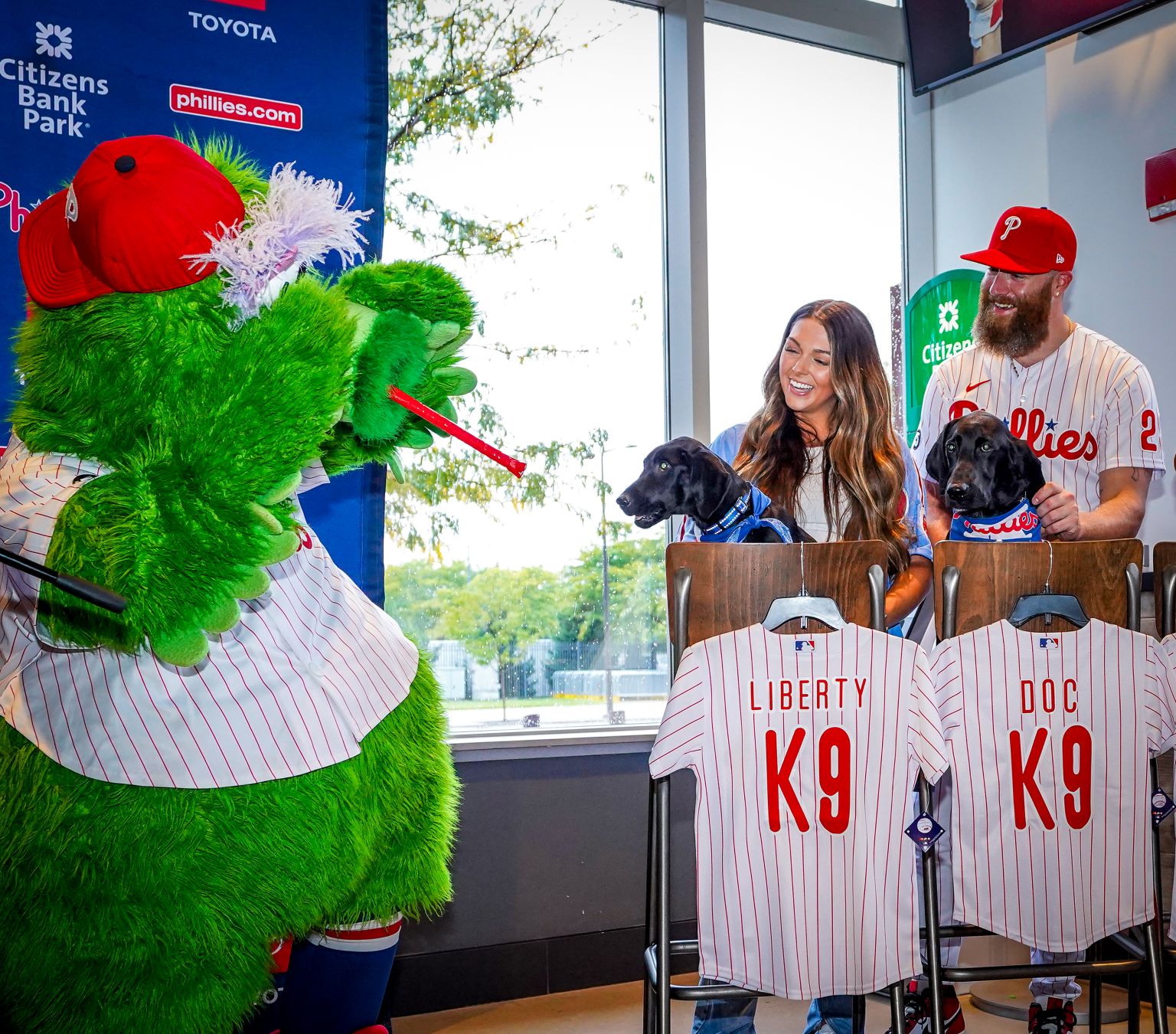 Labrador Puppies of Phillies’ Archie Bradley & Raegan Poole to Become ...