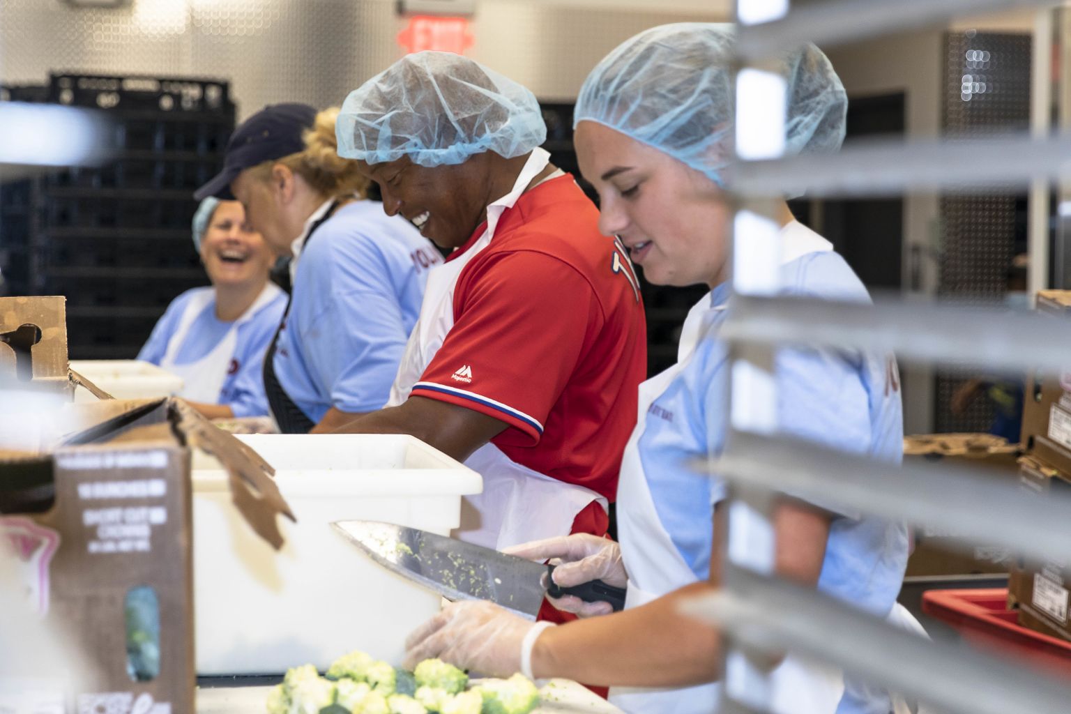 Phillies Give Back at MANNA | Philadelphia Phillies | Philadelphia Phillies