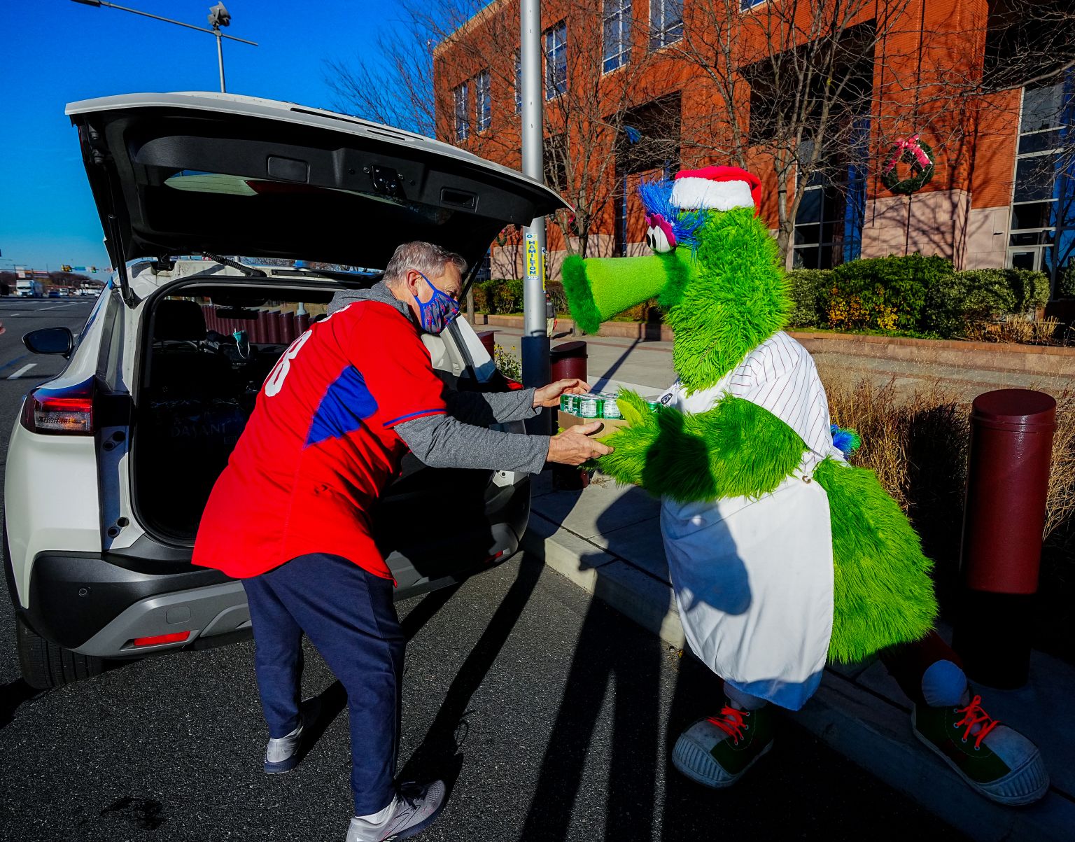 Phillies Family Prepare and Deliver Warm Meals to Local Homeless ...