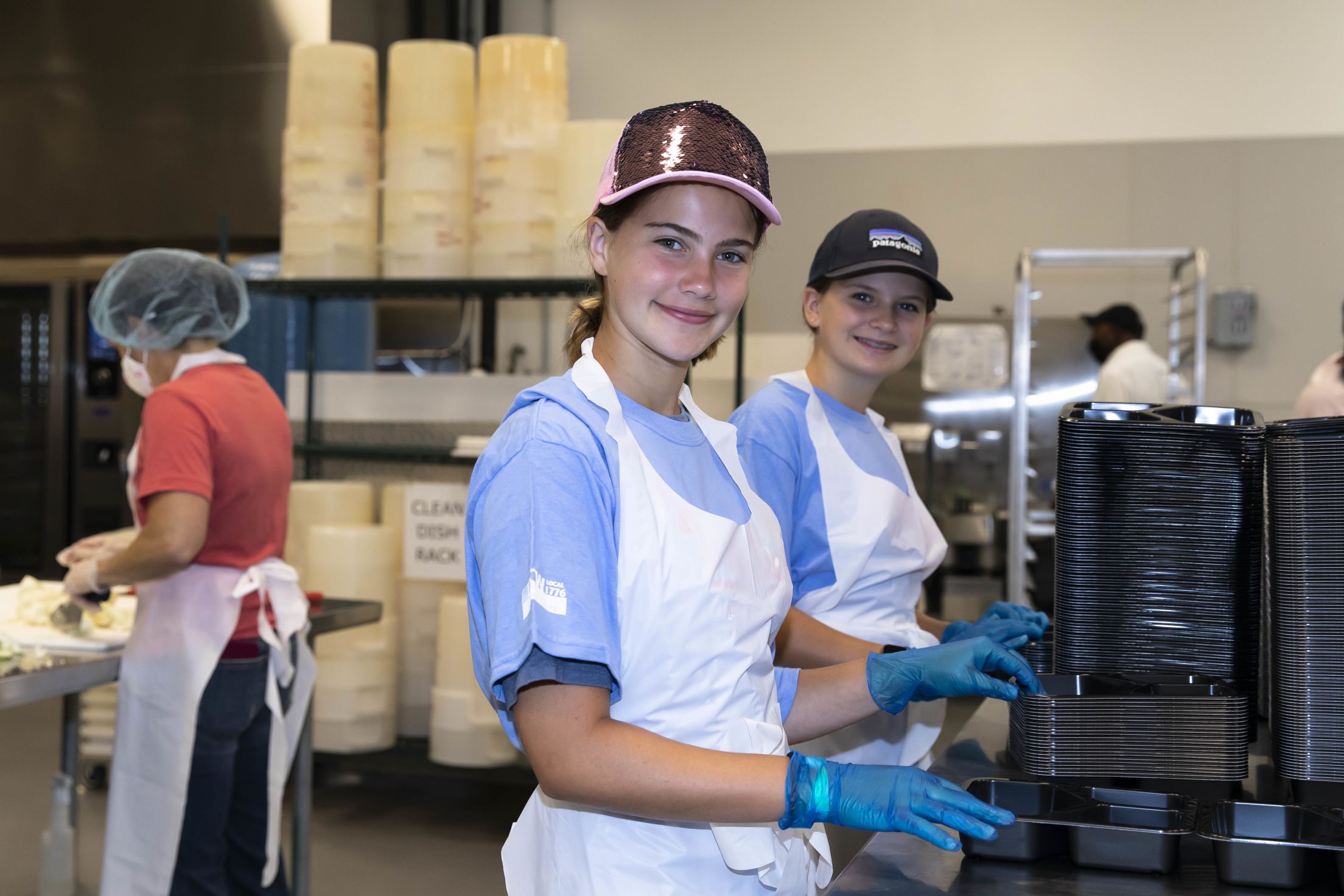 Phillies Give Back at MANNA | Philadelphia Phillies | Philadelphia Phillies