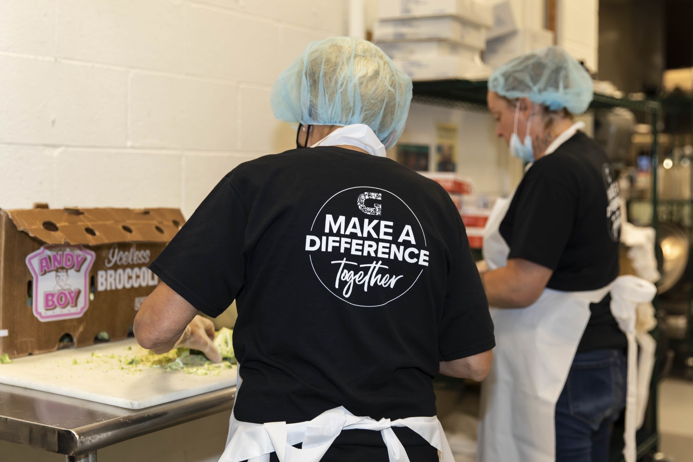 Phillies Give Back at MANNA | Philadelphia Phillies | Philadelphia Phillies