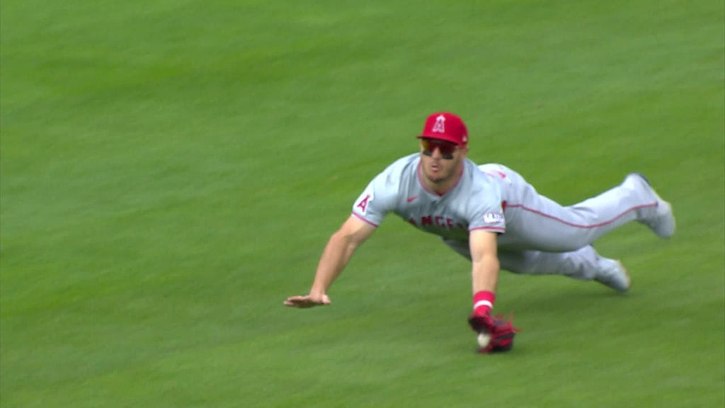 mike trout diving catch
