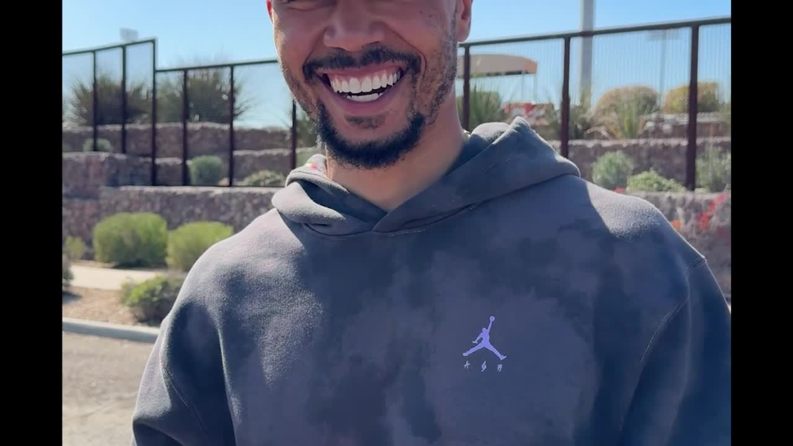 Dodgers read Valentine's Day cards