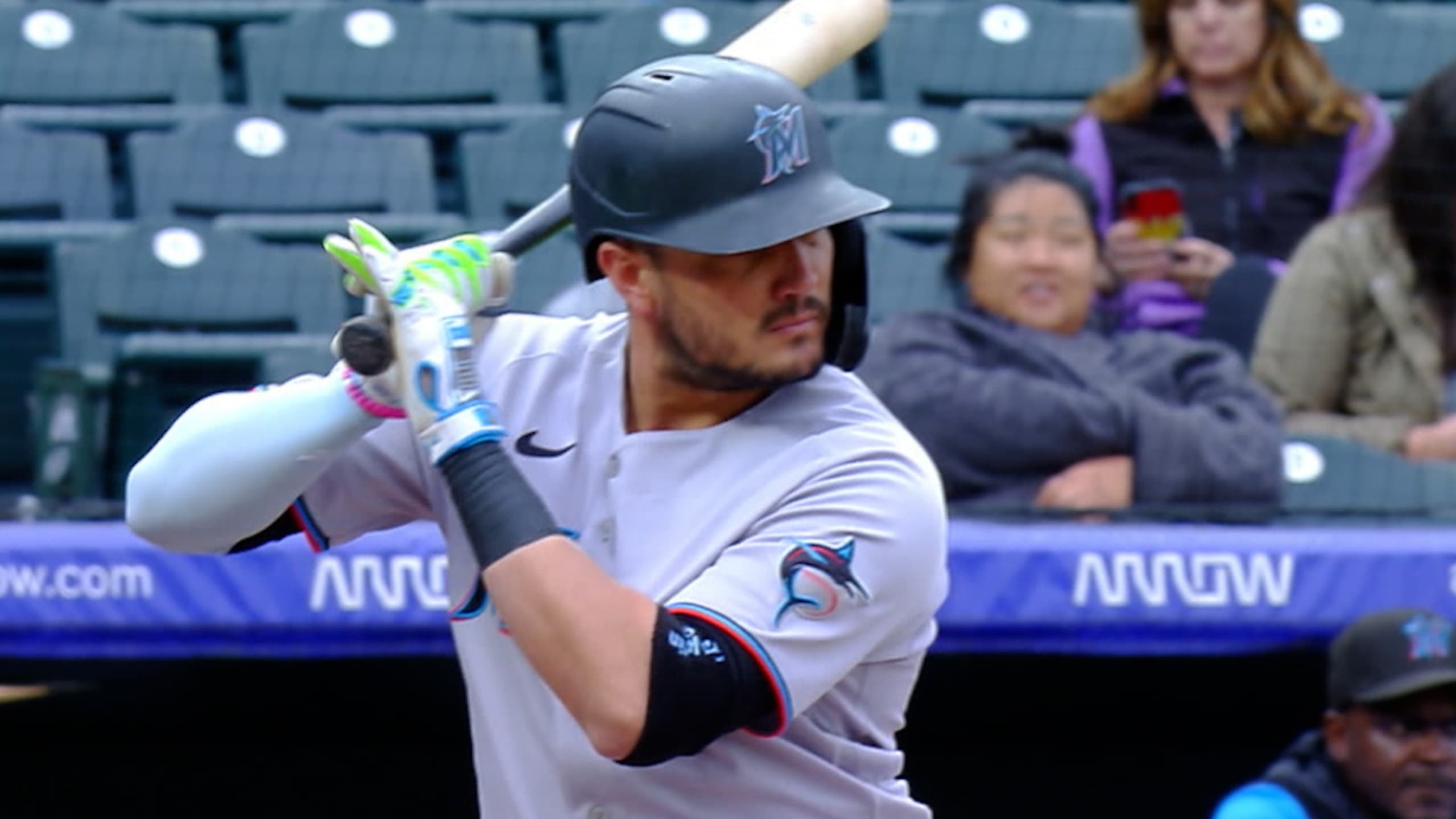 Dodgers acquire Miguel Rojas