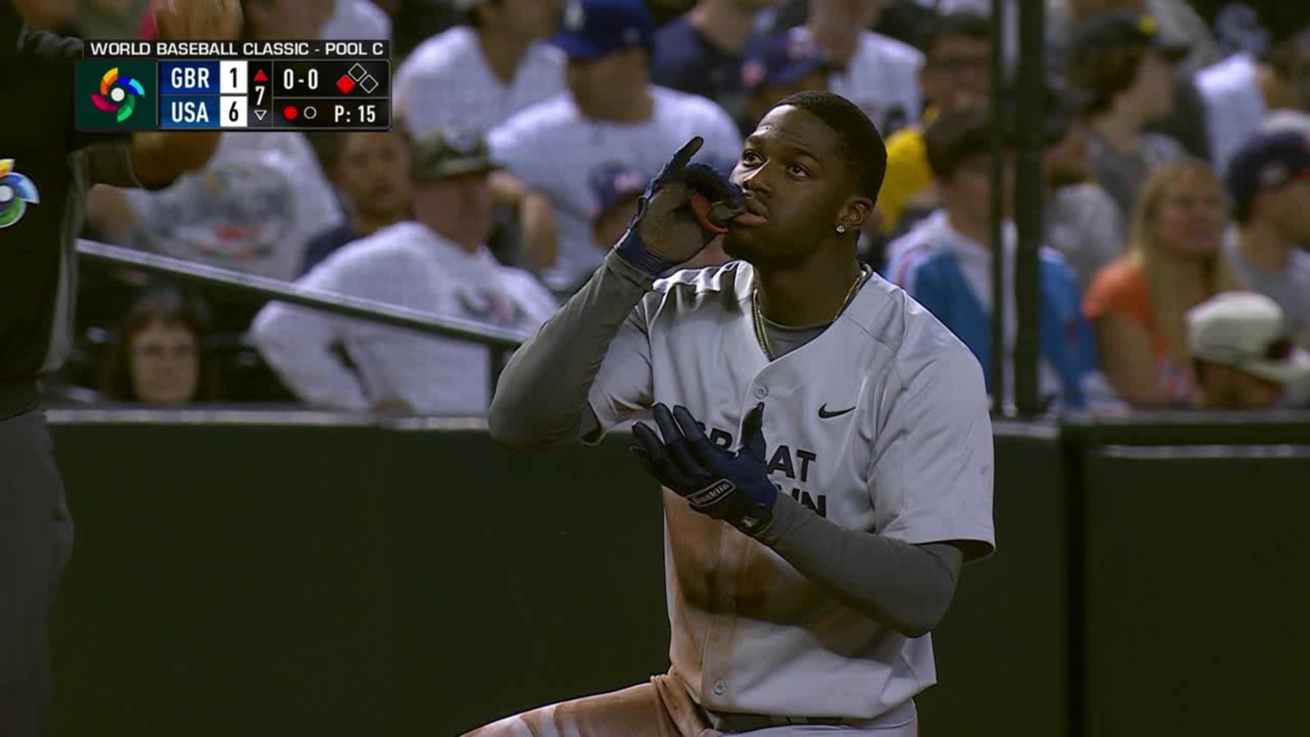 D'Shawn Knowles triples, scores