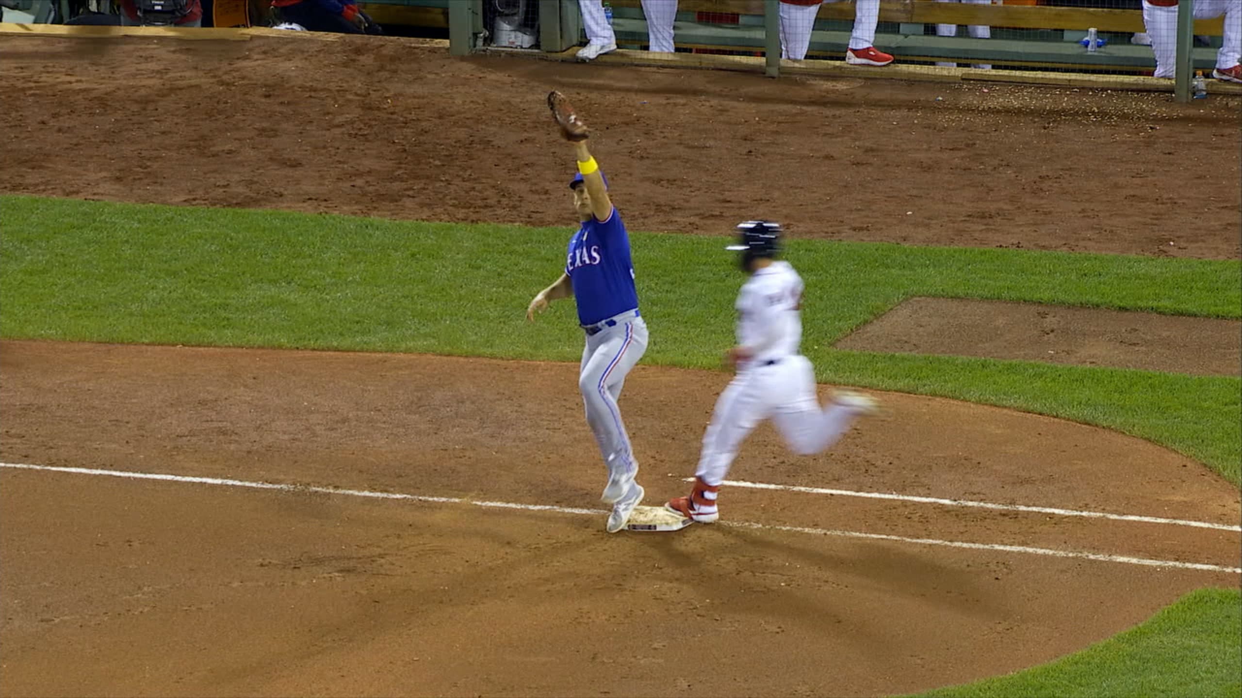 Corey Seager nabs Connor Wong