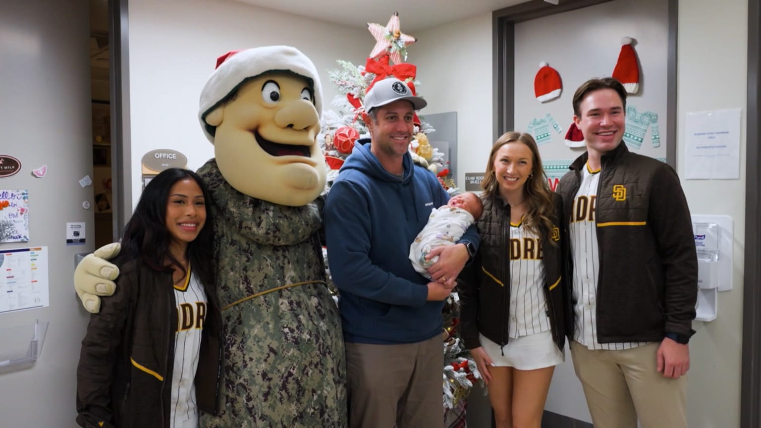 Padres visit Naval Medical Center San Diego | 12/19/2025 | San Diego Padres