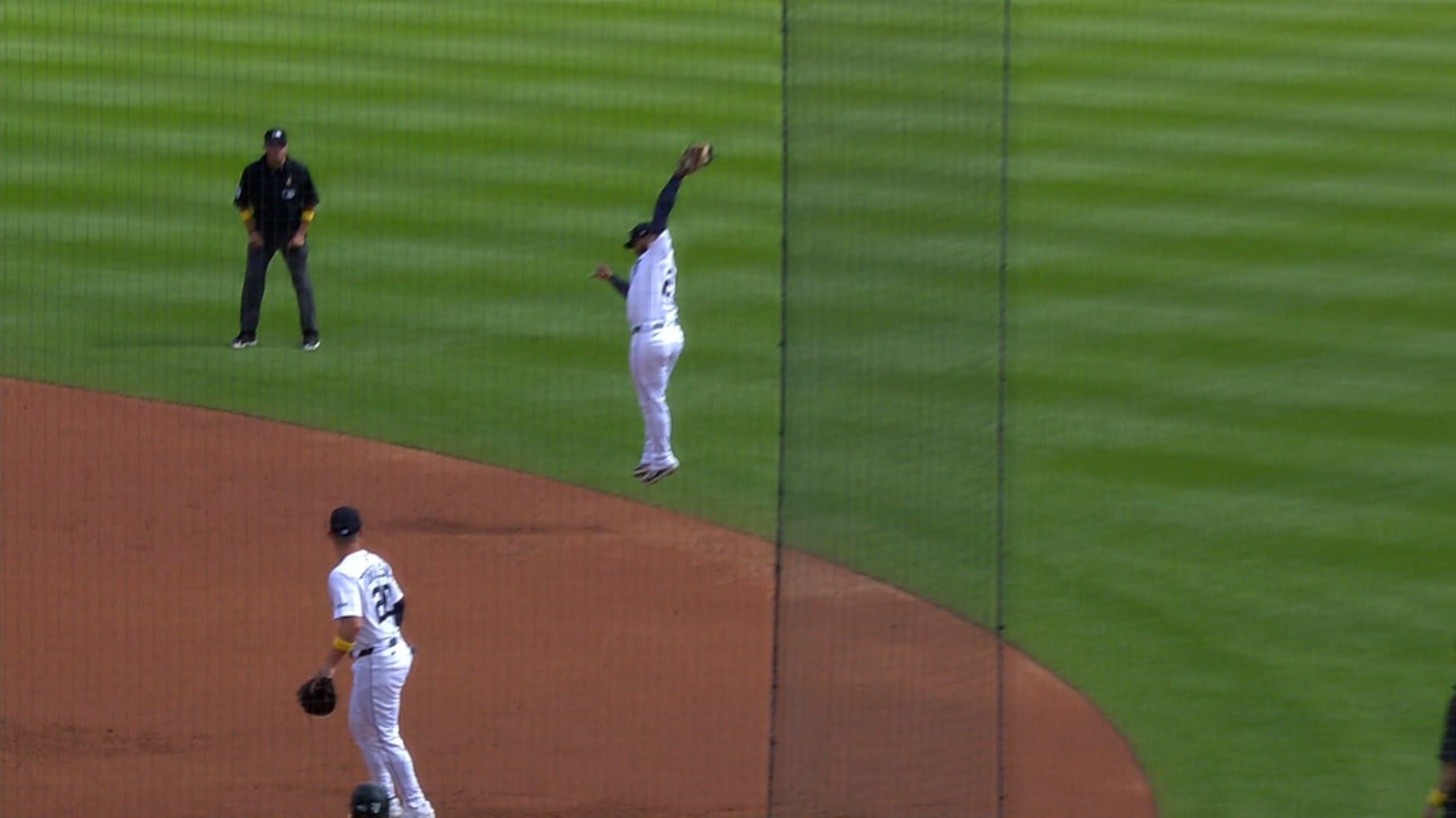 Gleyber Torres' jumping grab | 09/07/2025 | Detroit Tigers