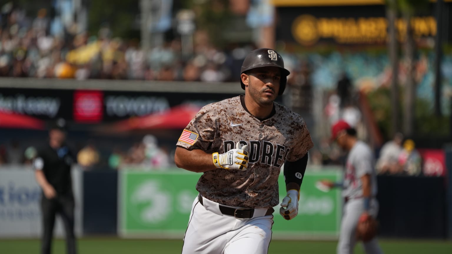 Ramón Laureano's first homer with the Padres (16) | 08/03/2025 | MLB.com