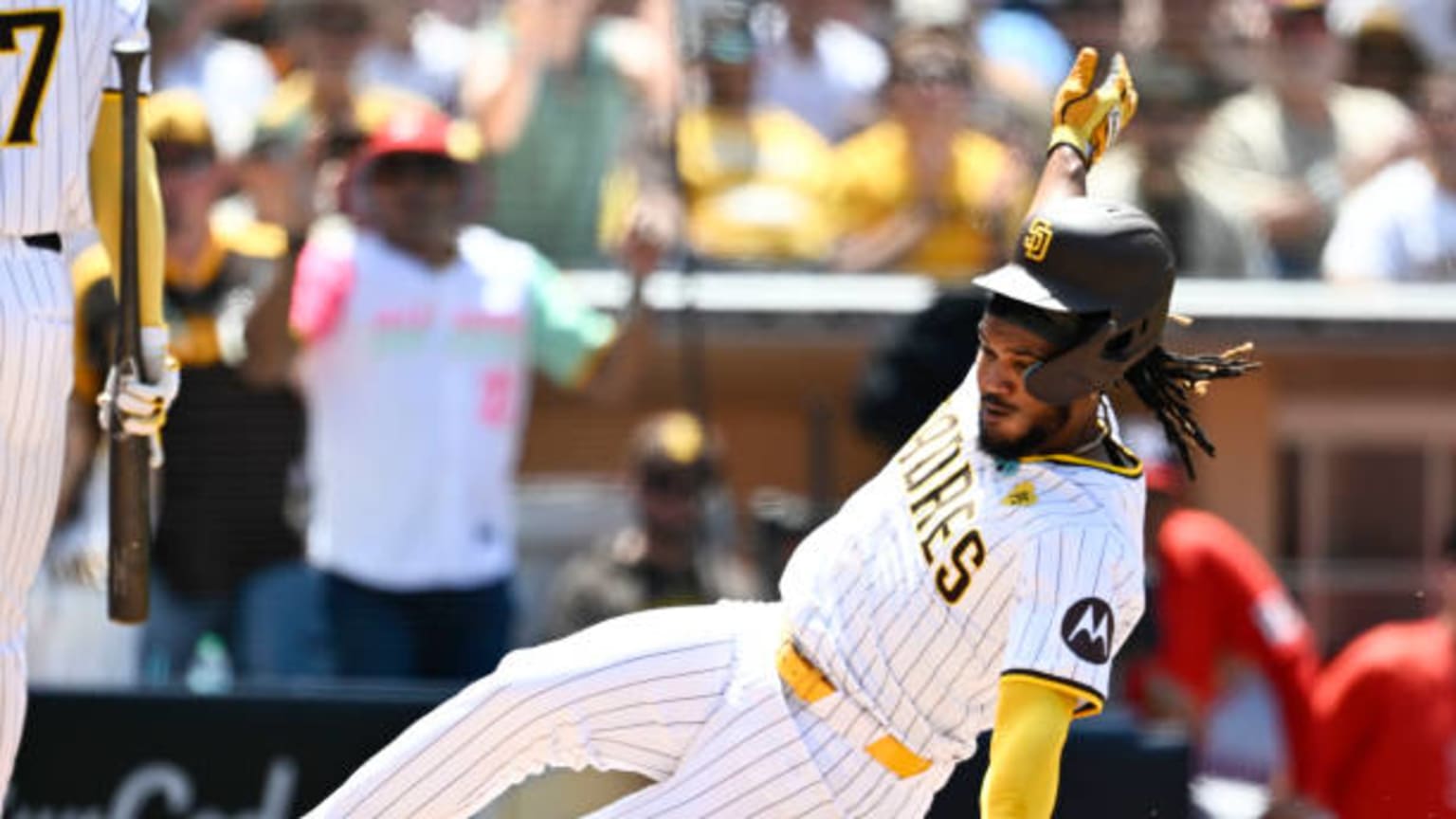 Eguy Rosario scores on a wild pitch | 06/26/2024 | San Diego Padres