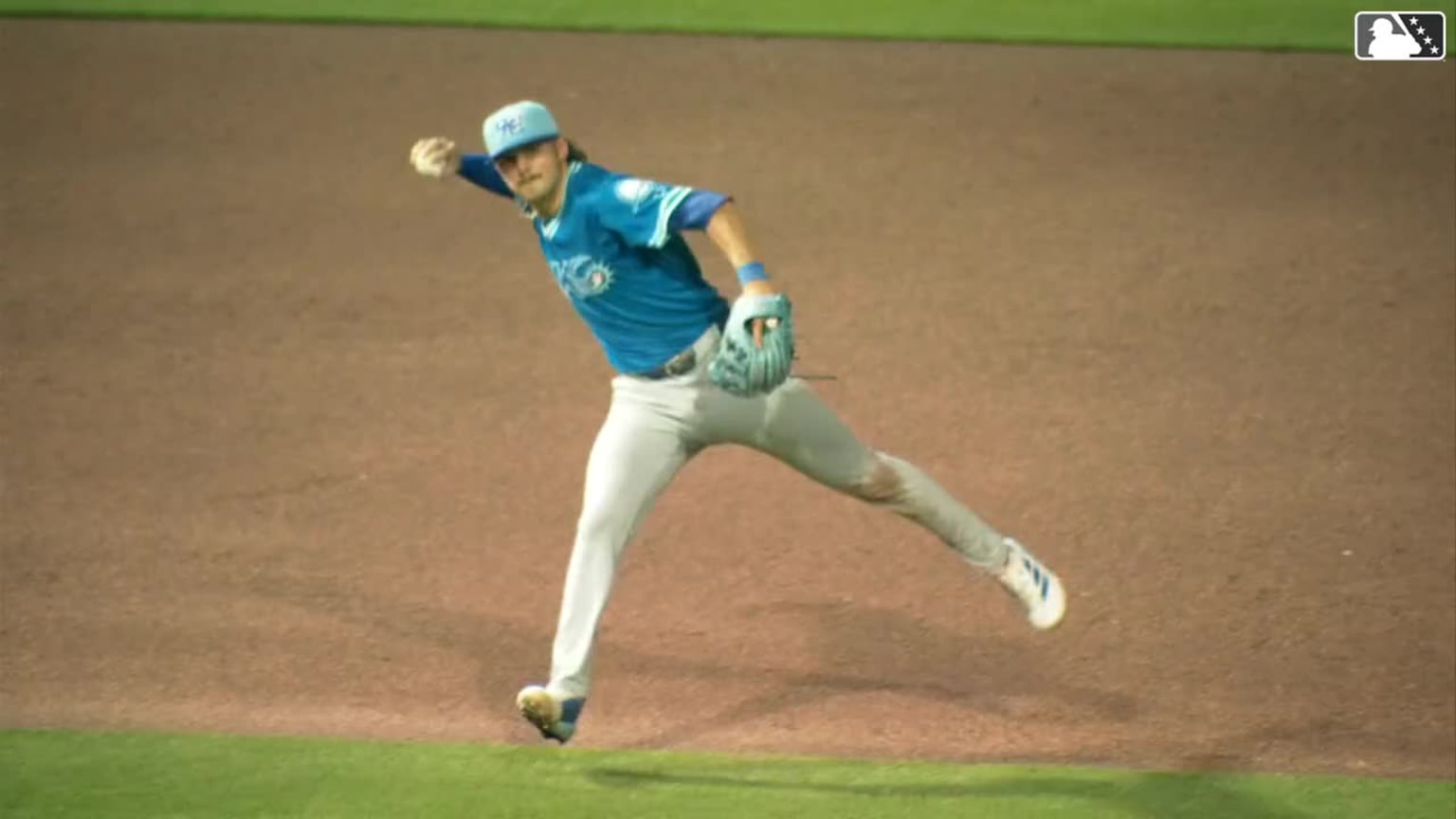 Alex Freeland makes a running barehanded snag | 04/23/2025 | MLB.com