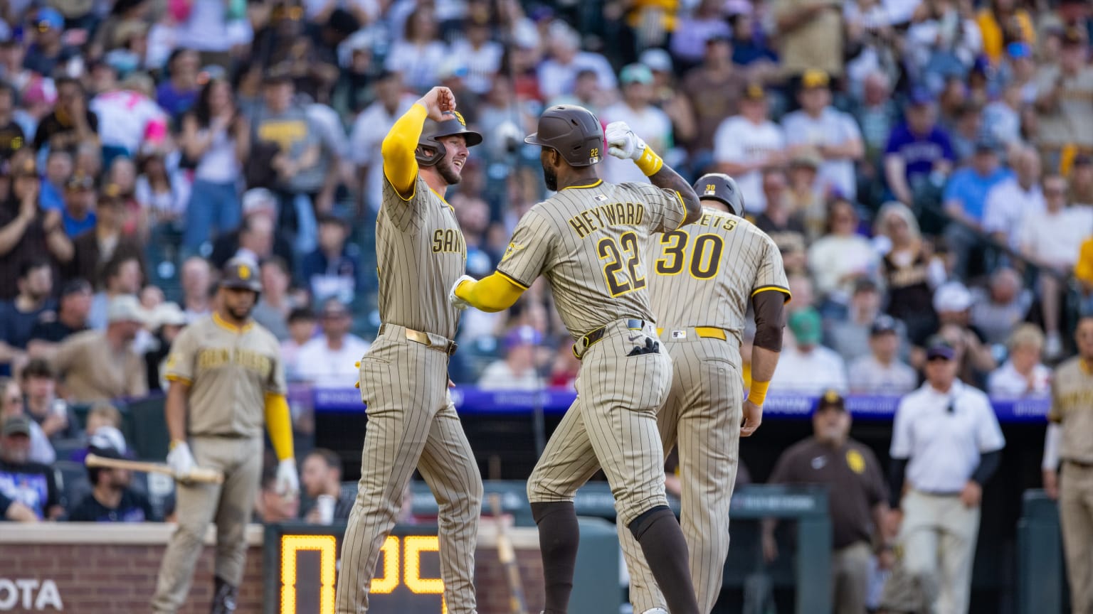 Jason Heyward's three-run homer (2) | 05/10/2025 | San Diego Padres