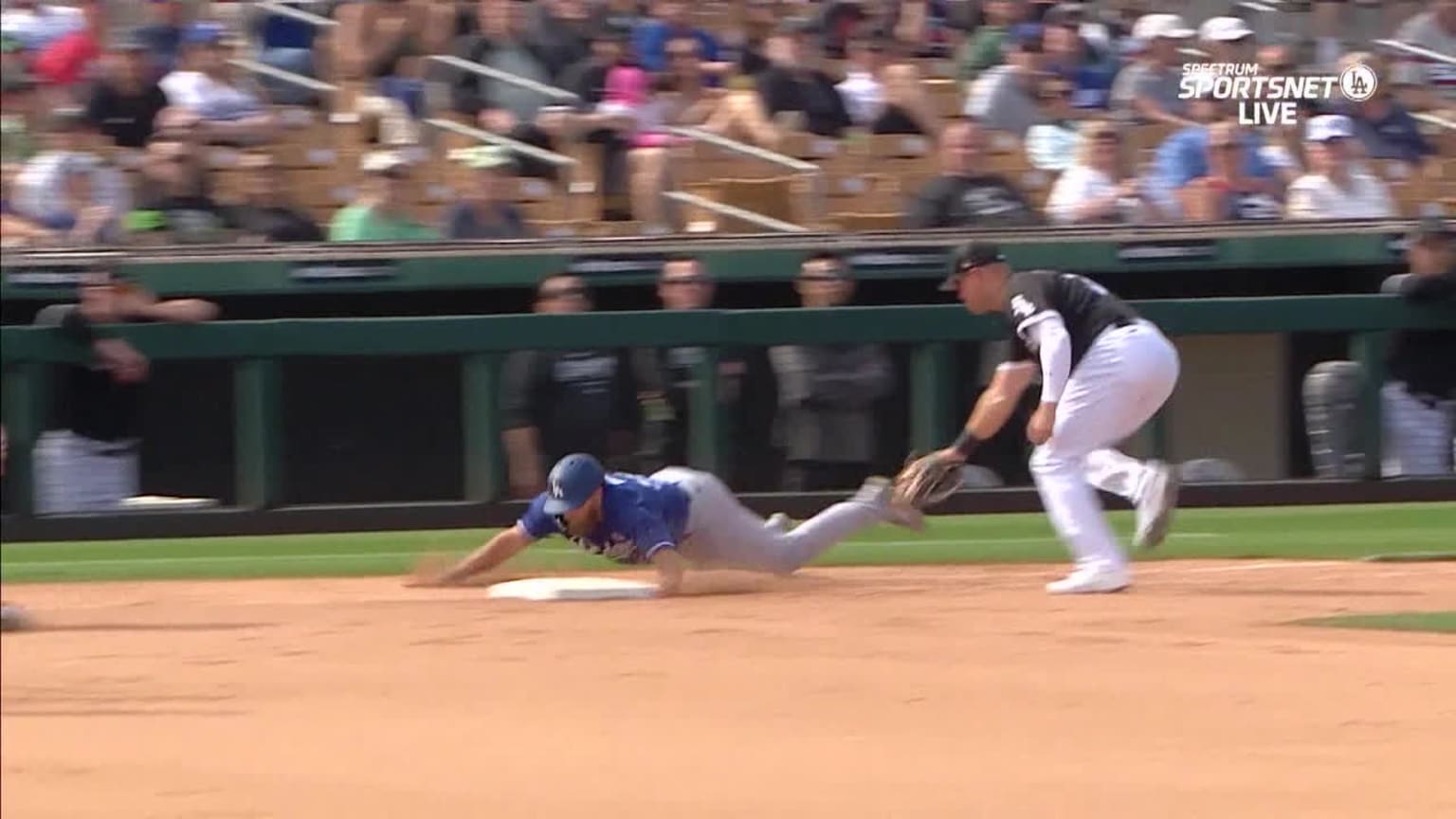 Drew Avans bunts an RBI single in the 6th | 03/18/2023 | Los Angeles ...