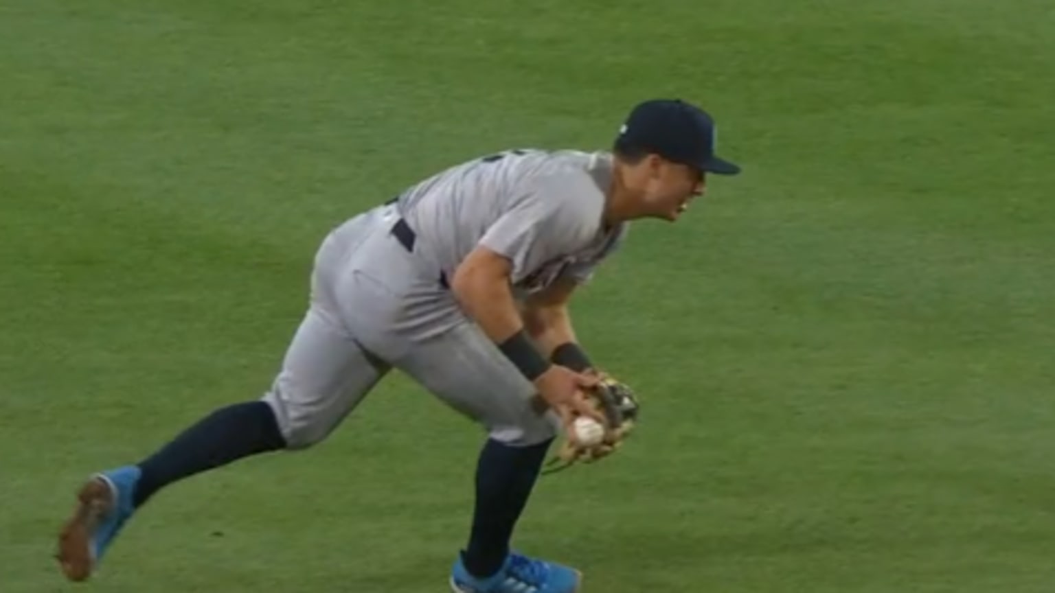 Anthony Volpe's throw on the run | 06/16/2024 | MLB.com