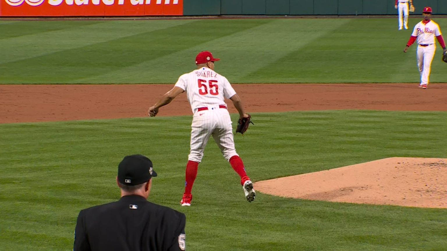 Ranger Suárez knocks down comebacker, gets the out | 11/01/2022 | MLB.com