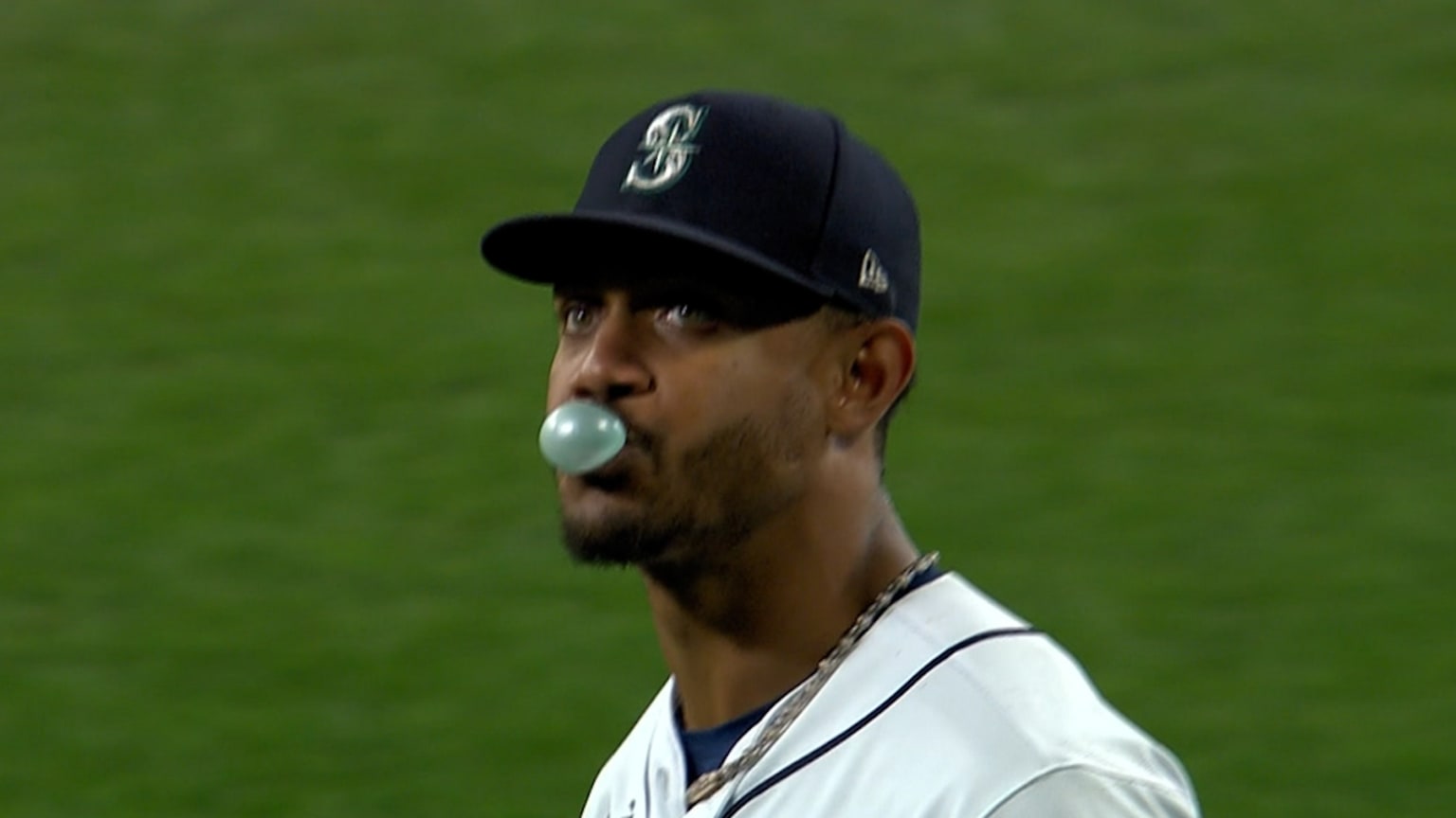 Julio Rodríguez makes a sliding catch in center field | 09/28/2023 ...