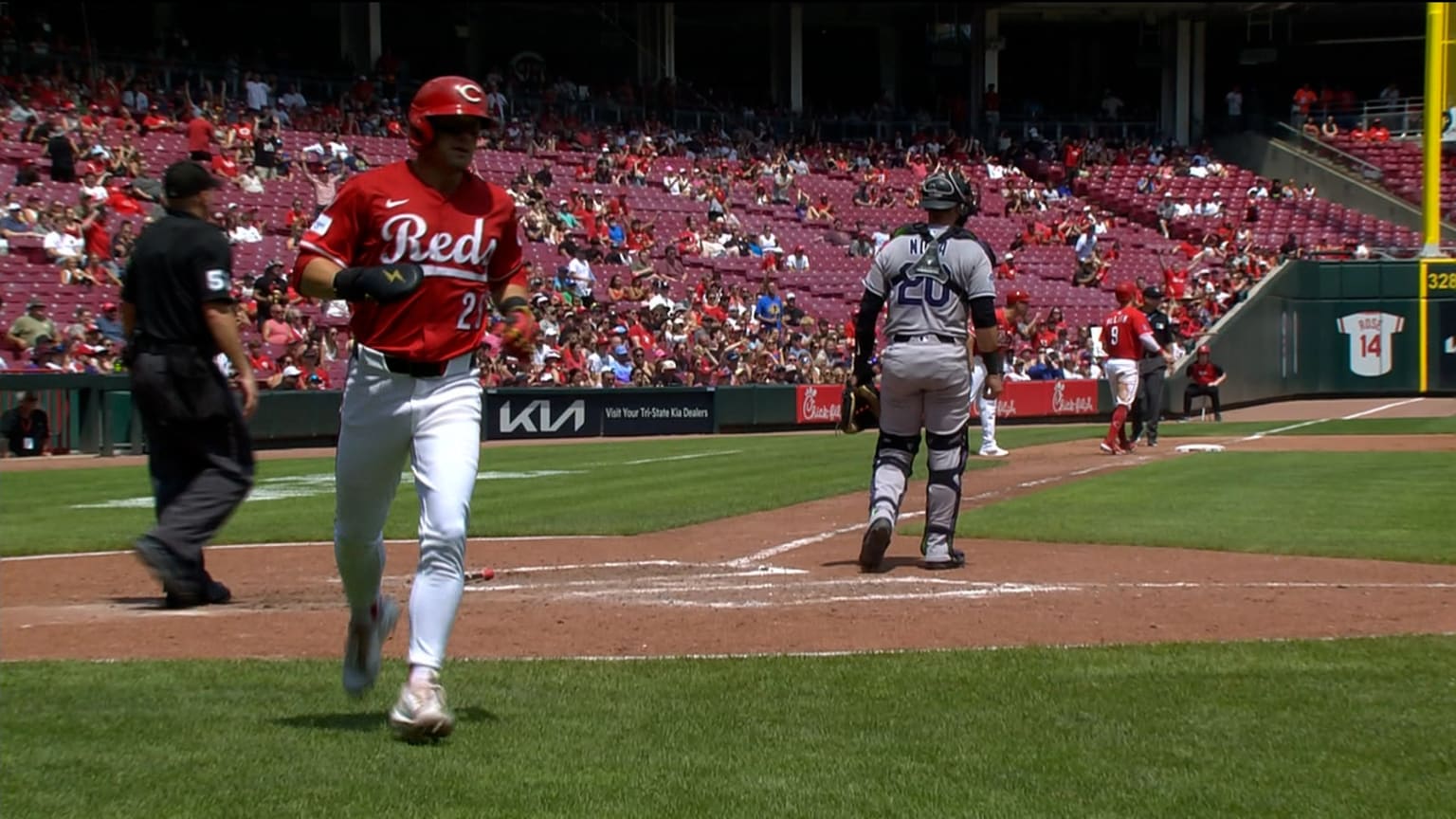 TJ Friedl scores on fielding error | 07/13/2025 | Cincinnati Reds