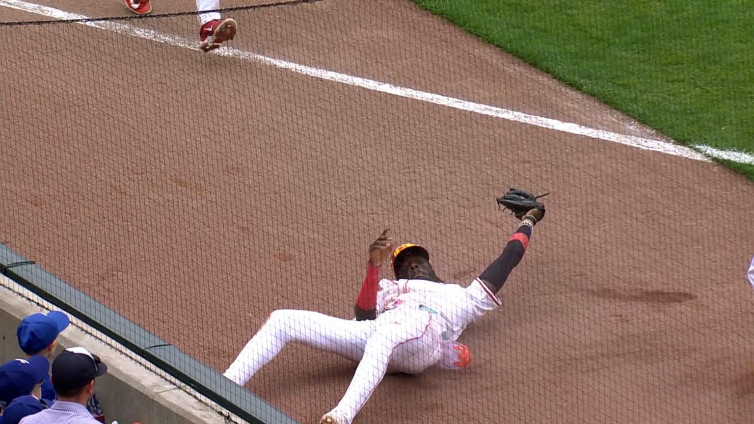 Elly De La Cruz's sliding catch wins Play of the Week | 04/07/2025 ...