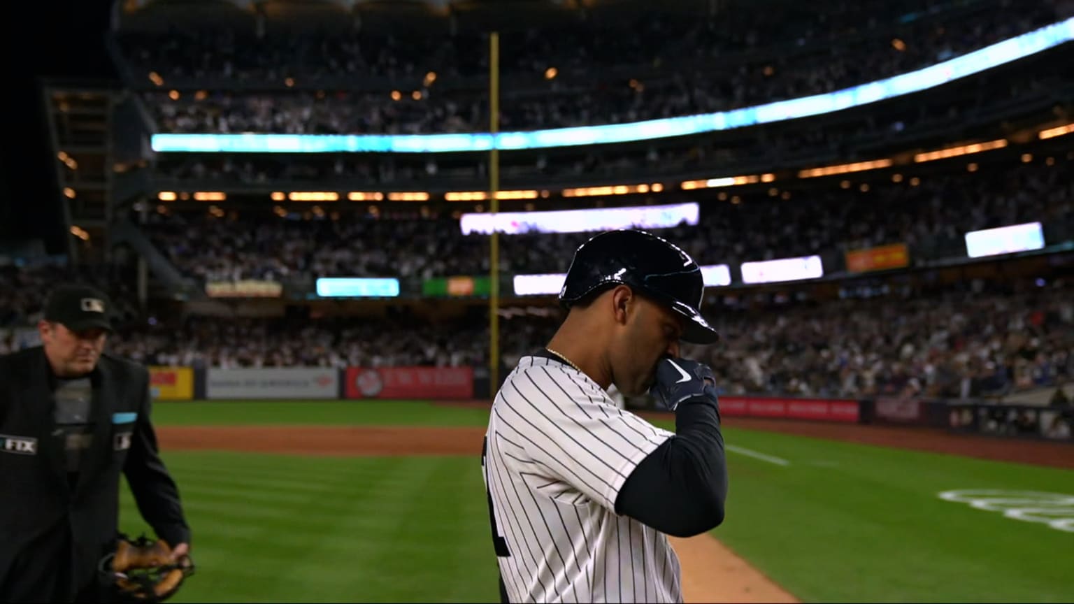 Aaron Hicks clubs a 405-foot solo shot in the 3rd | 09/23/2022 | New ...