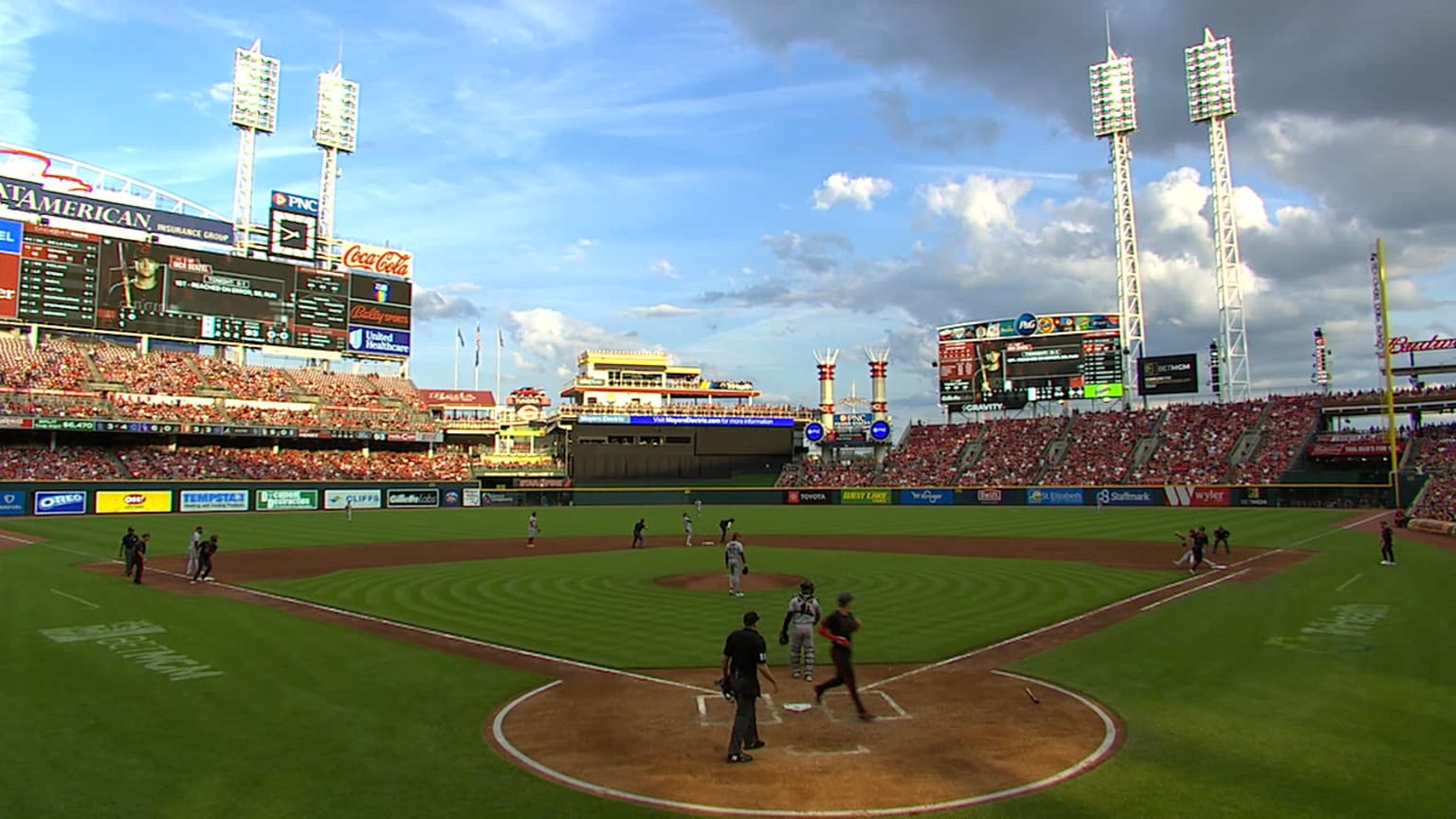 Nick Senzel plates a run with an RBI groundout | 07/21/2023 ...
