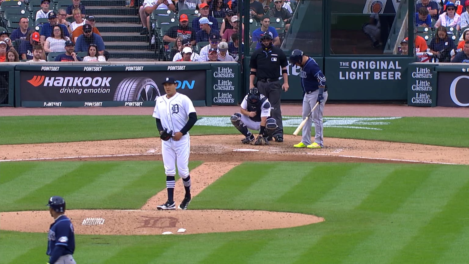 Yandy Díaz scores on a balk by Andrew Vasquez | 08/06/2023 | Tampa Bay Rays