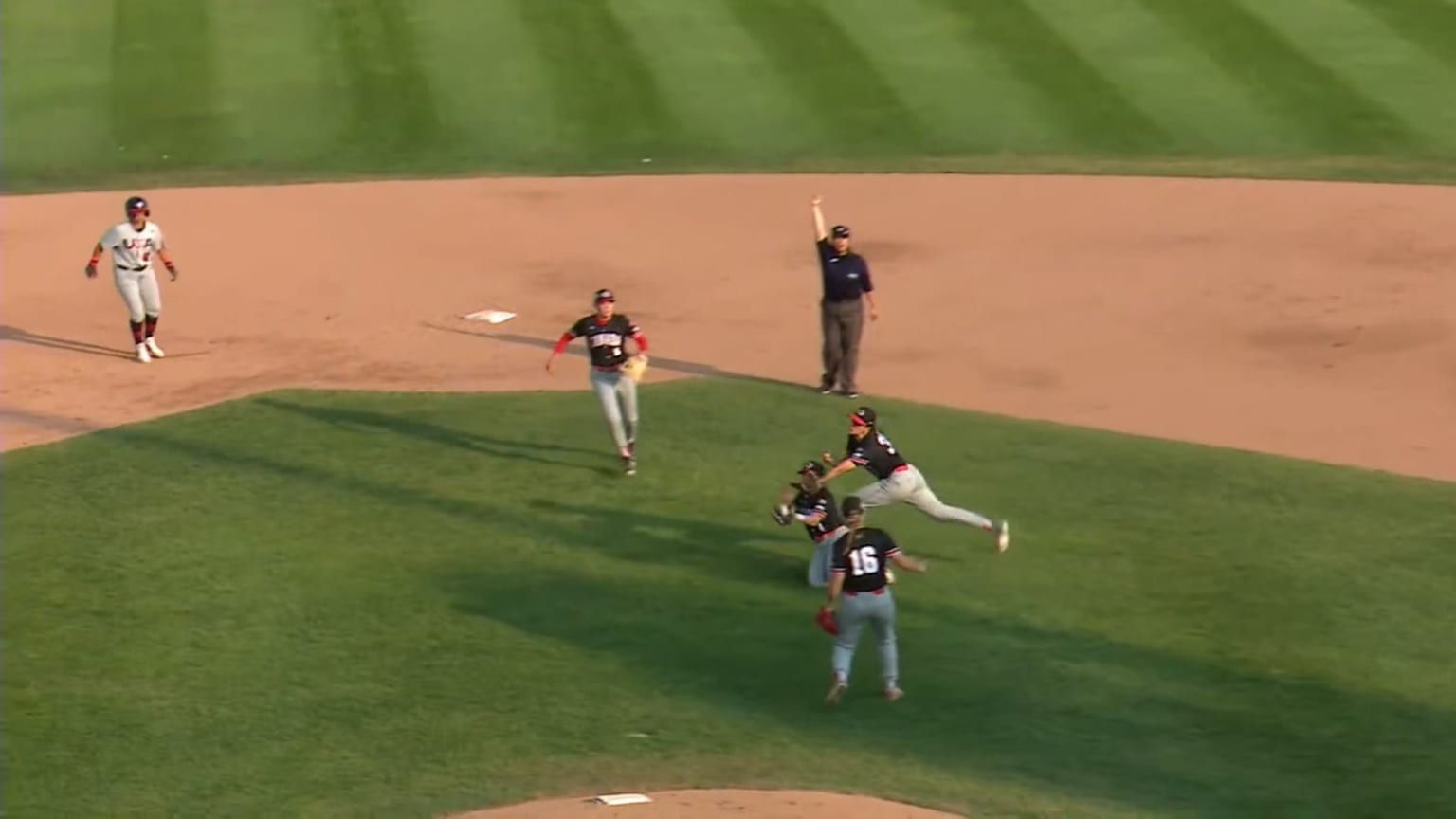 Madison Wilan's diving catch | 07/31/2024 | MLB.com