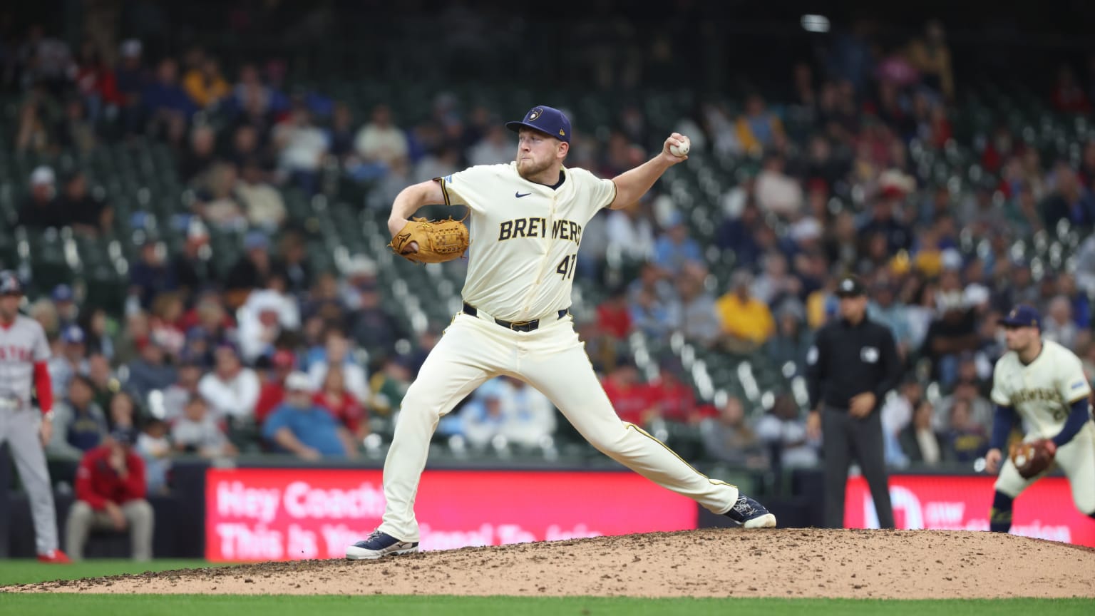 Jared Koenig escapes bases-loaded jam | 05/28/2025 | Milwaukee Brewers