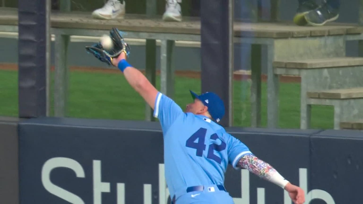 Hunter Renfroe's on-the-run catch | 04/15/2025 | Kansas City Royals