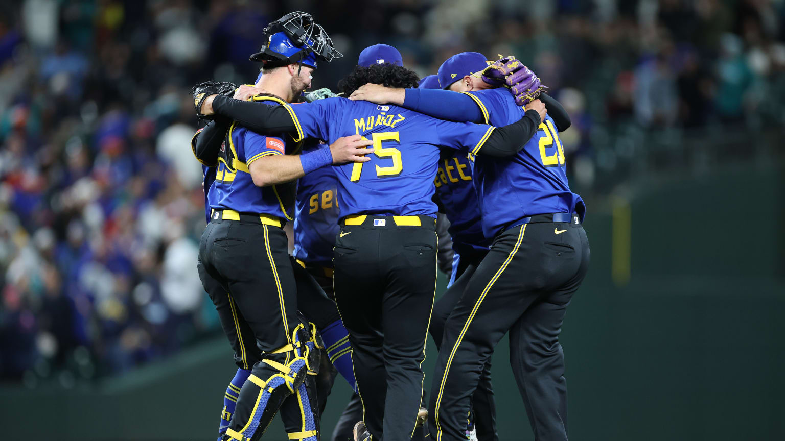 Mariners turn double play to seal win | 04/11/2025 | Seattle Mariners