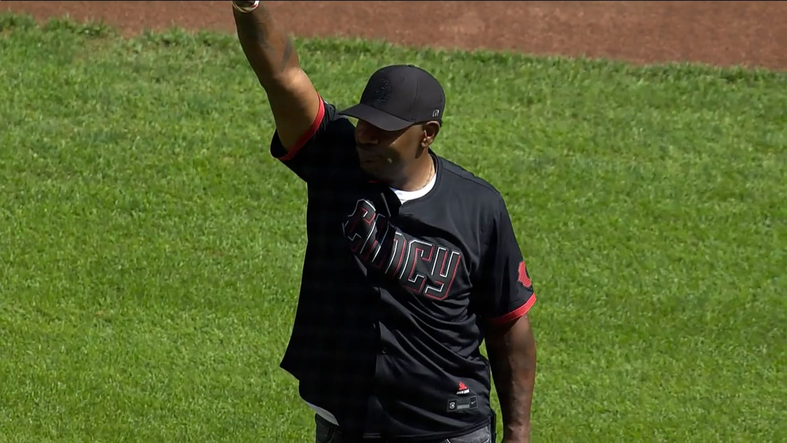Corey Dillon throws out the first pitch | 09/21/2024 | Cincinnati Reds