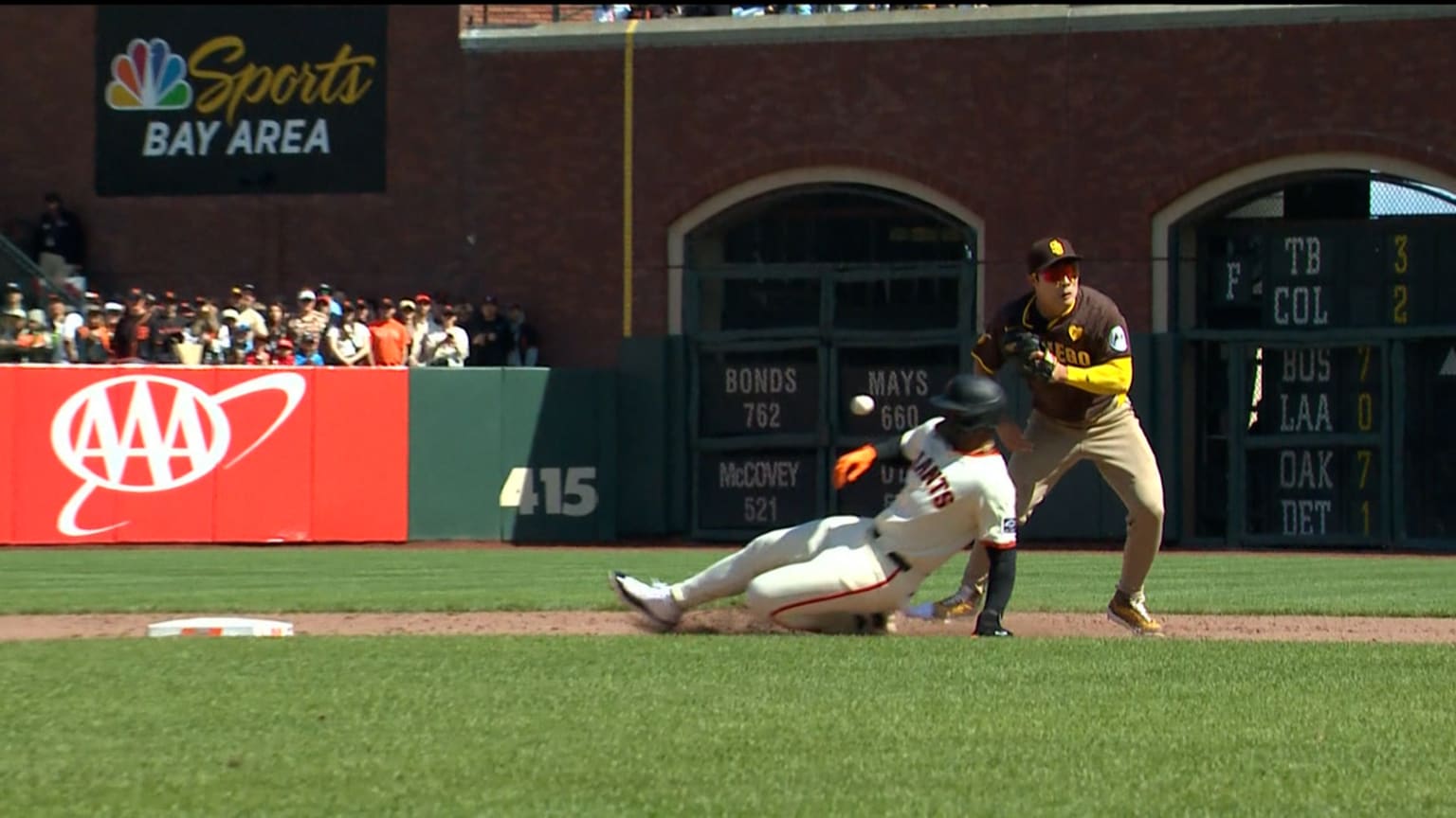 Giants tie the game on fielding error | 04/07/2024 | San Francisco Giants