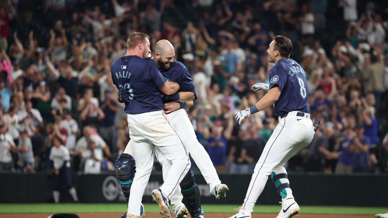 Mitch Haniger's walk-off three-run double | 08/08/2024 | Seattle Mariners