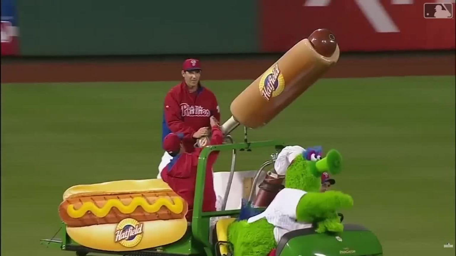 Cole Hamels and Cliff Lee BLITZ the Phillie Phanatic | 28/12/2025 ...