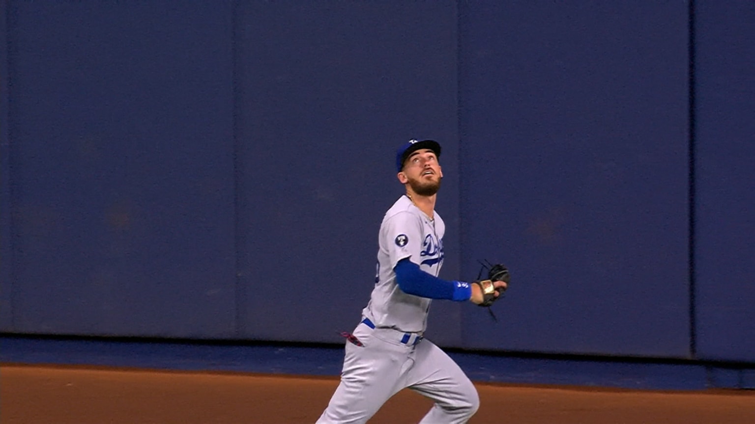 Cody Bellinger flies through the air for great catch | 08/26/2022 | Los ...