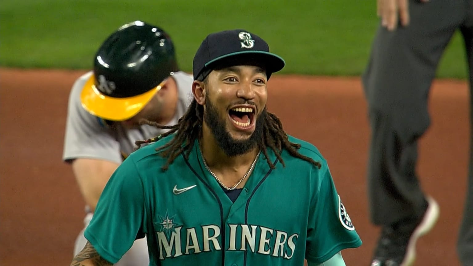 J.P. Crawford turns a nice double play to end the 7th | 09/30/2022 ...