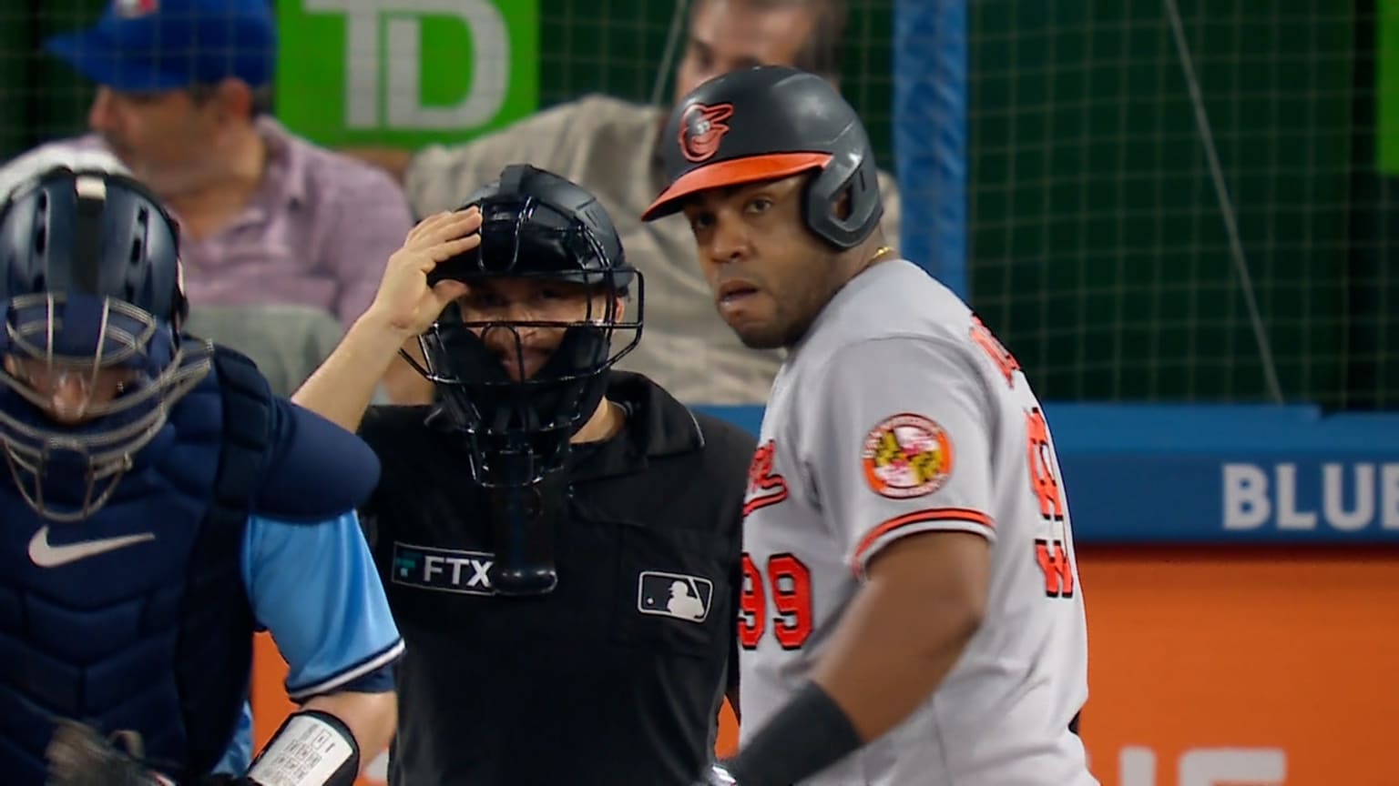 Jesús Aguilar knocks an RBI single to right field | 09/18/2022 ...