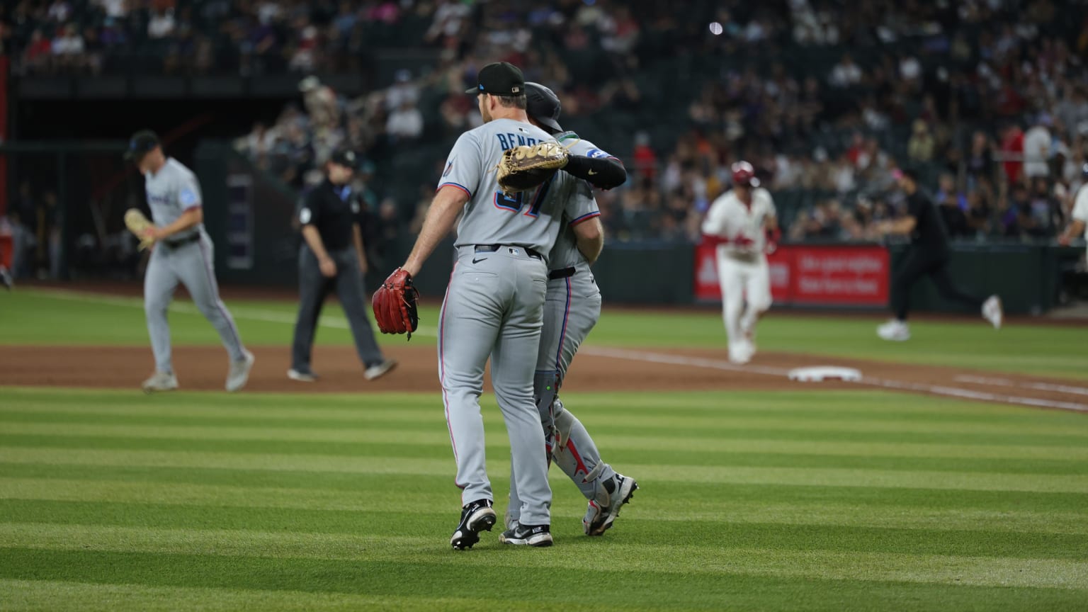Anthony Bender seals the win in extras | 06/28/2025 | Miami Marlins