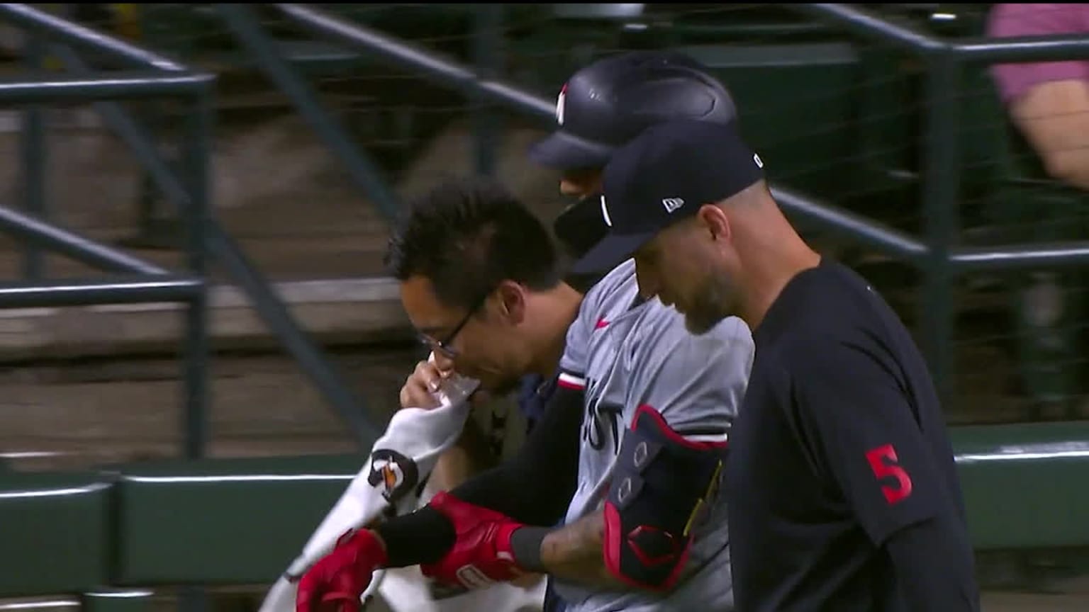 Carlos Correa deja el juego lesionado en el 7mo | 27/06/2024 | Los Twins de Minnesota