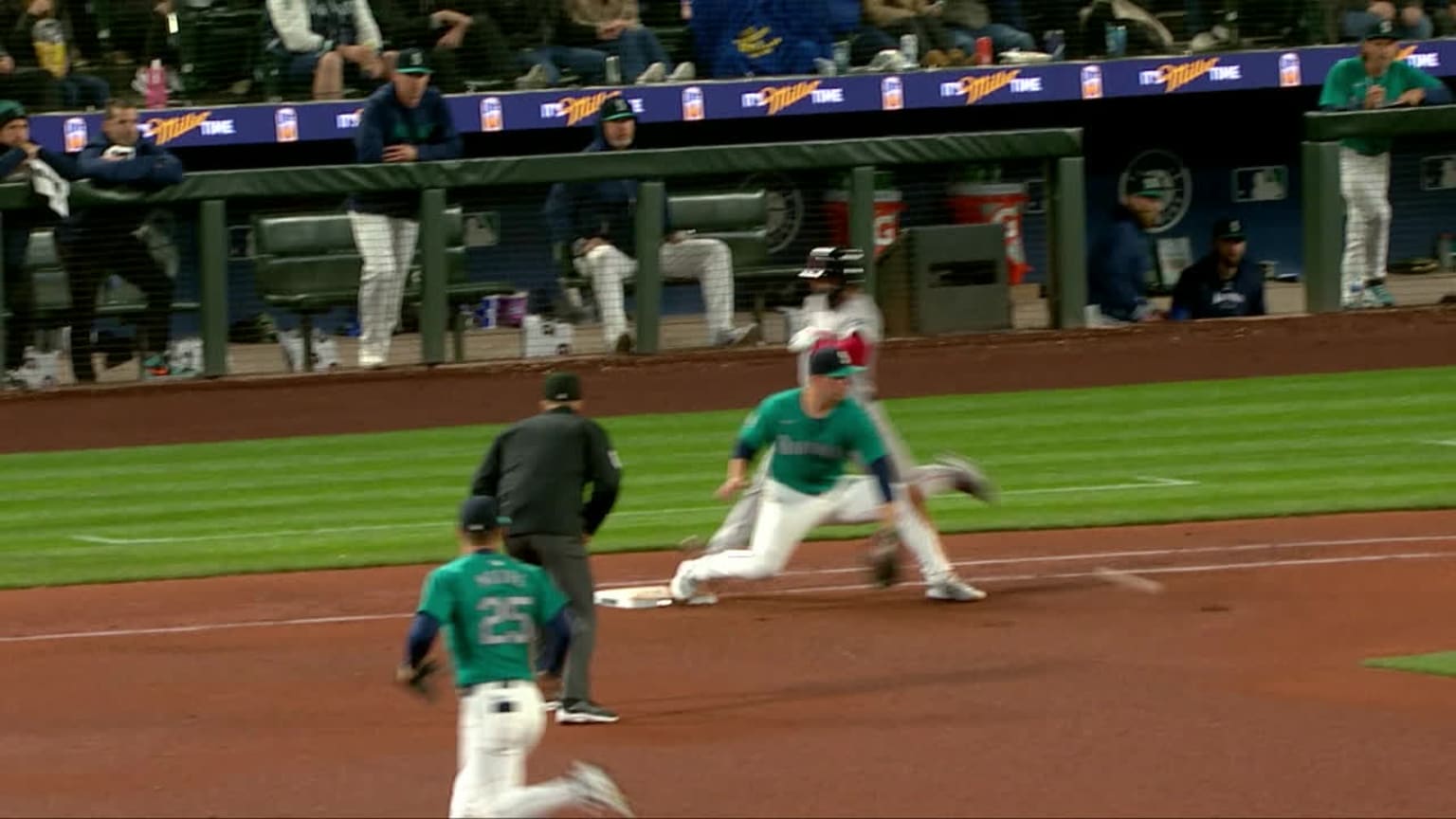 Connor Wong beats out an infield single | 03/30/2024 | Boston Red Sox