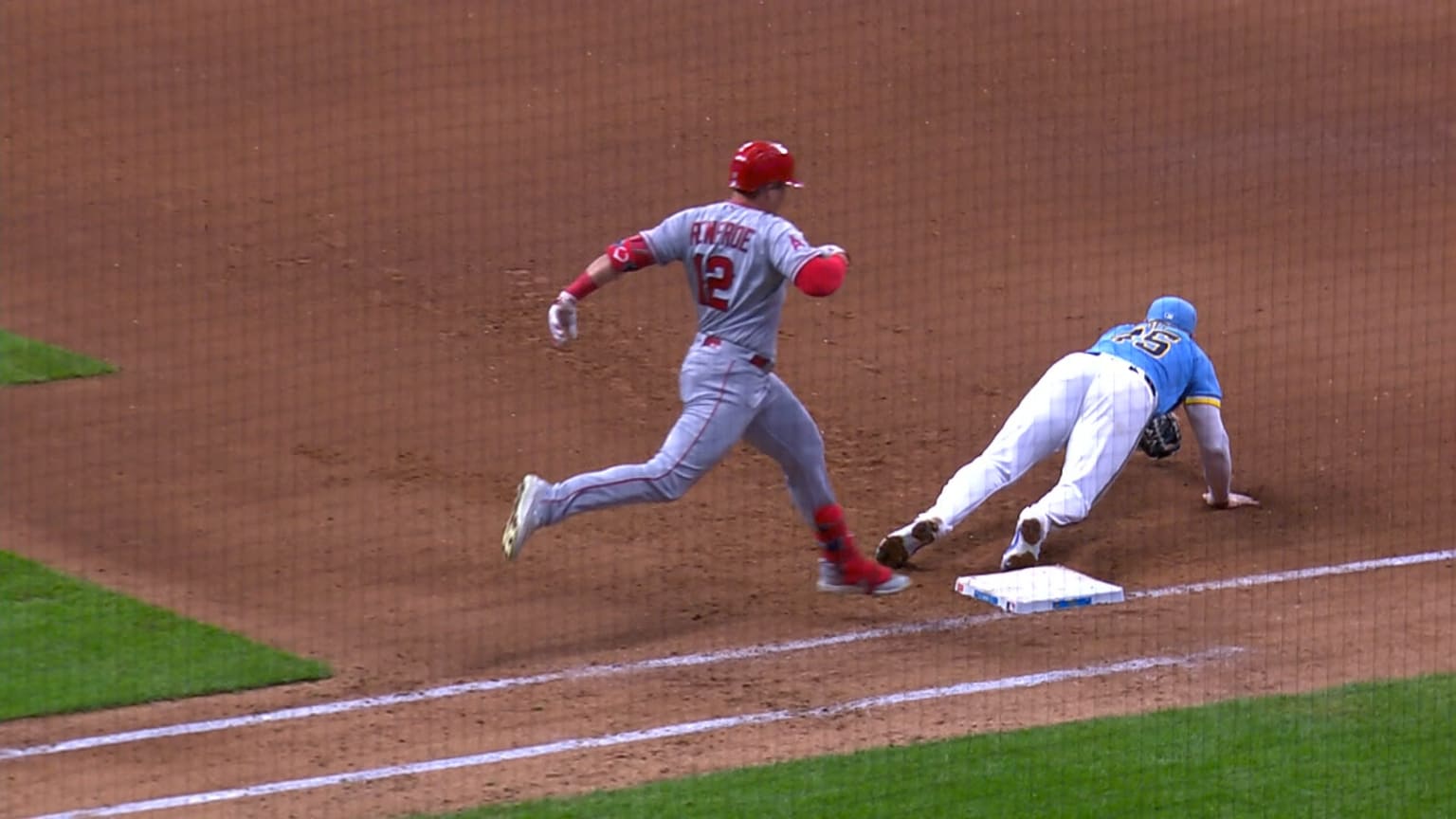 Luke Voit stretches to make the play at first base | 04/28/2023 ...