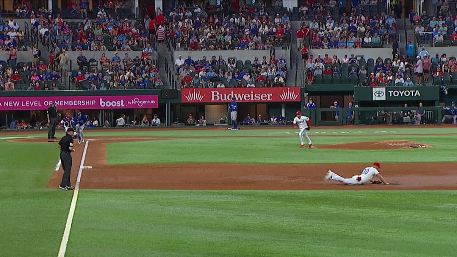 Nate Lowe slick diving play | 06/17/2023 | Texas Rangers
