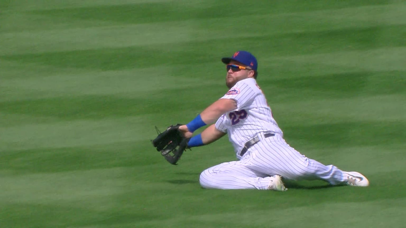 DJ Stewart makes a sliding catch in right field | 09/17/2023 | New York ...